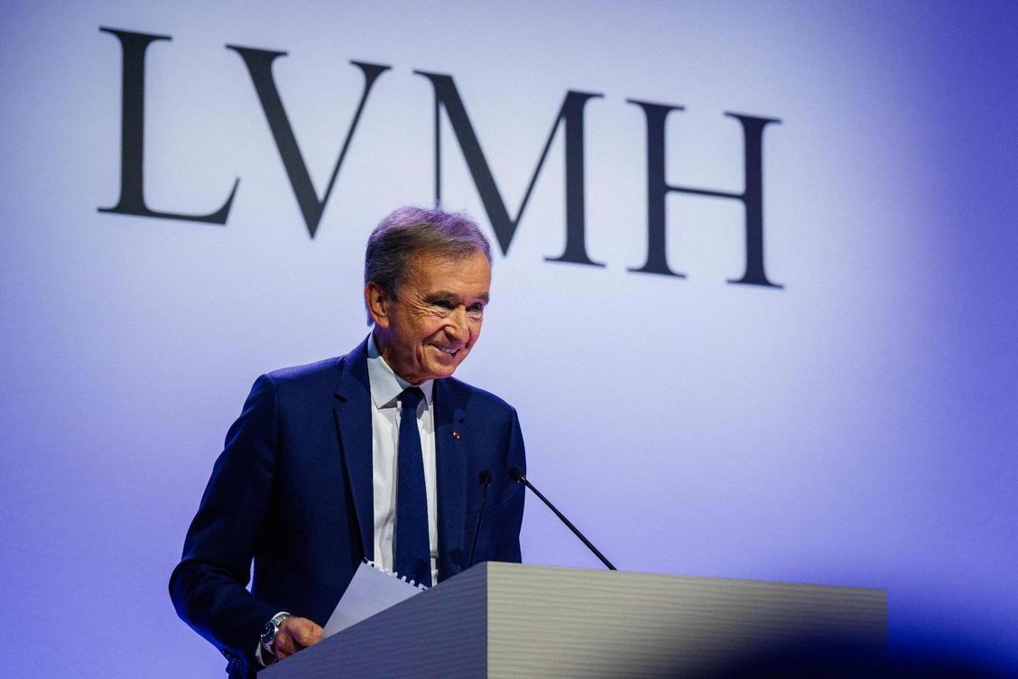 Accusé de faire du chantage par Michel-Edouard Leclerc, Bernard Arnault ...