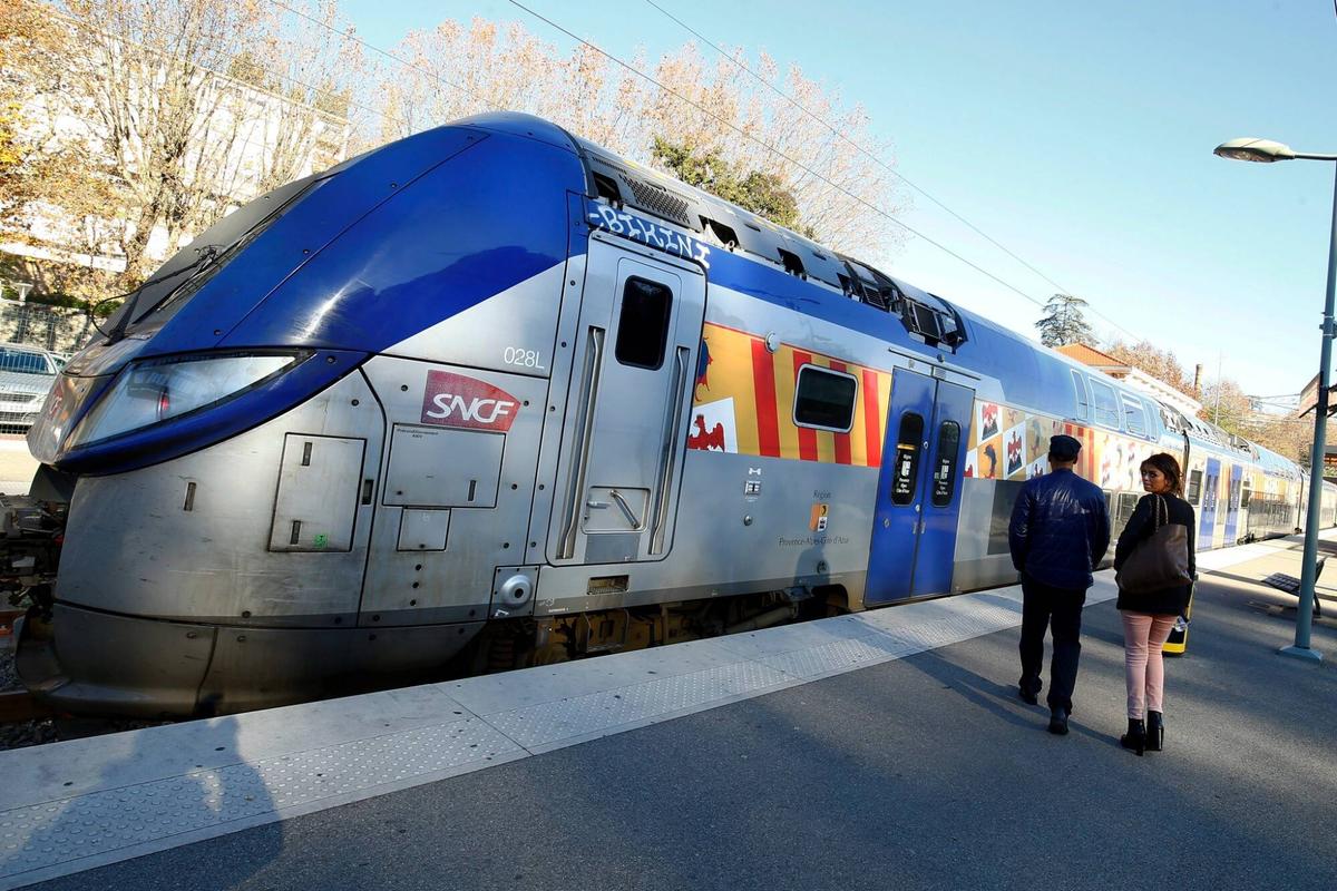 Entrée en vigueur du pass sanitaire dans les transports "entre le 7 et ...