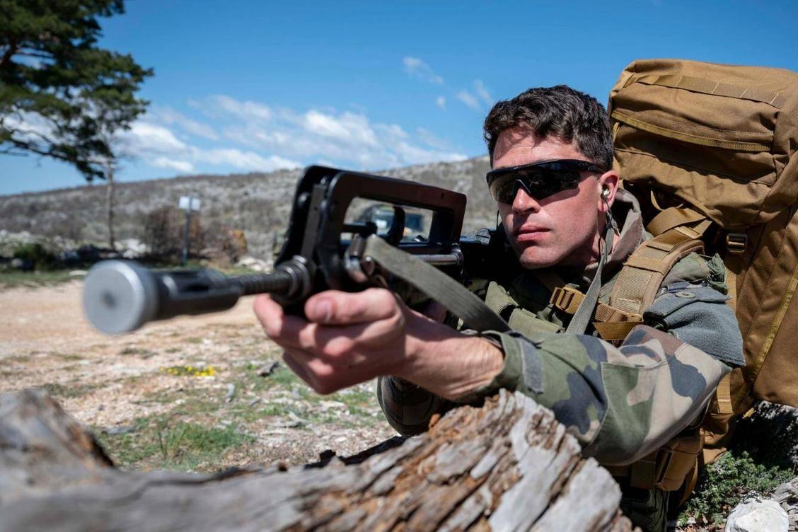 Les énarques en immersion au camp militaire de Canjuers dans le Var