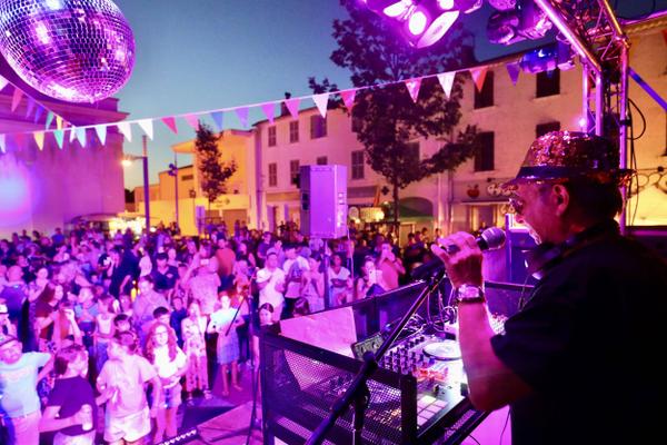 DJ set ou vœux à la population ? Le maire Christian Simon fait le show ...