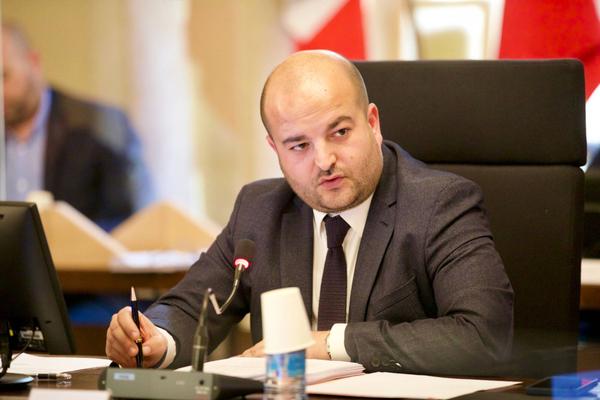 Le maire de Fréjus David Rachline jugé ce mardi pour prise illégale d ...