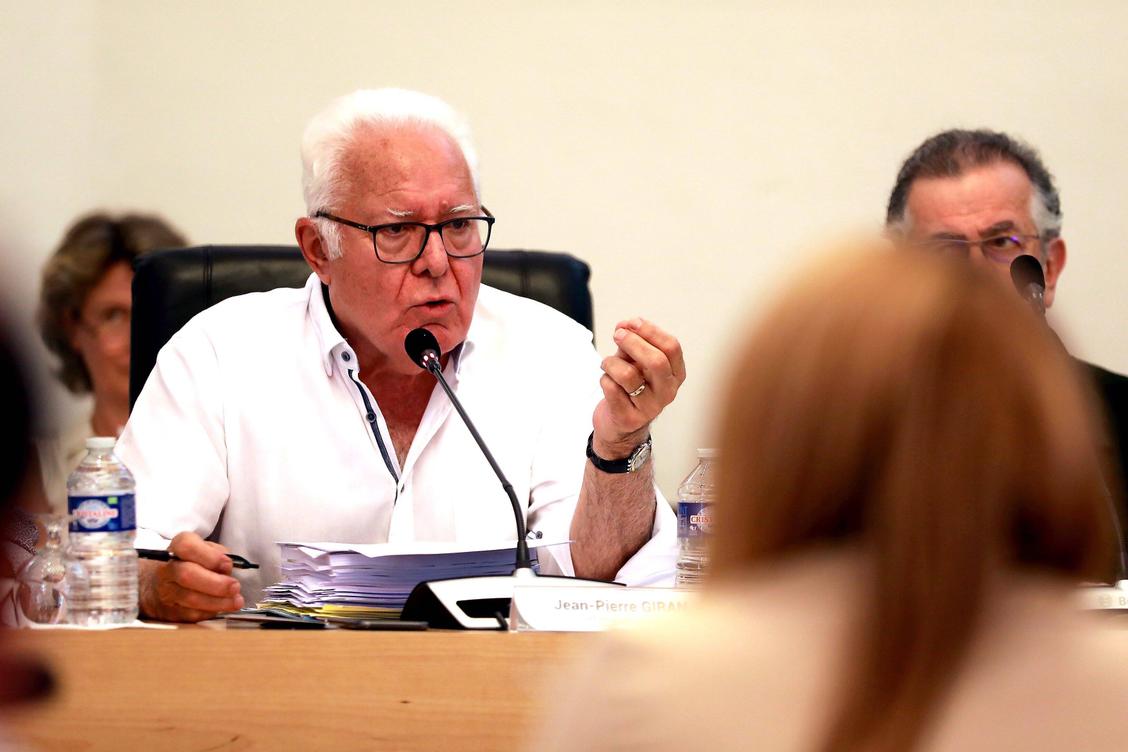 A Hyères, le conseil municipal vire au règlement de comptes entre ...
