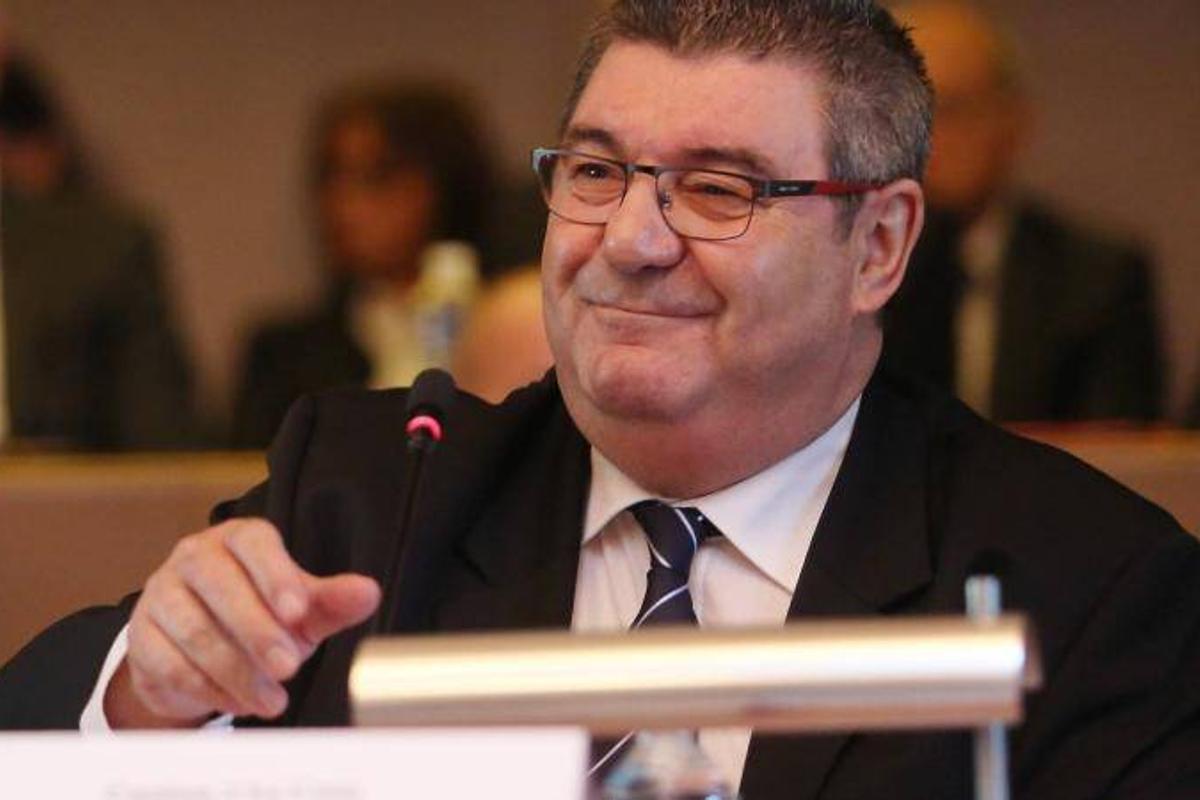 Marc Giraud annonce la dissolution du groupe FN à l'assemblée