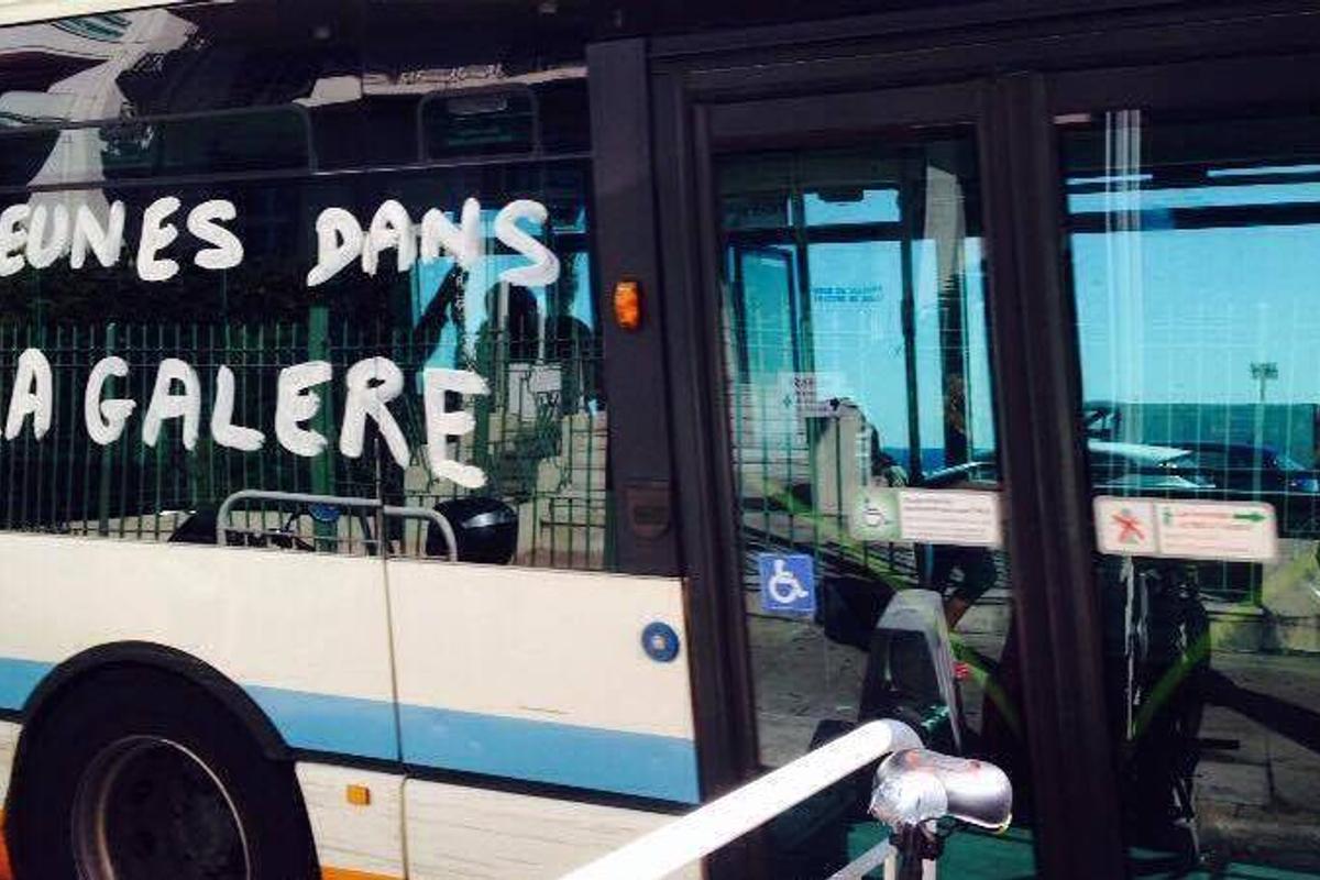 PHOTOS. Les 10 slogans les plus marquants tagués sur les bus et tram à Nice