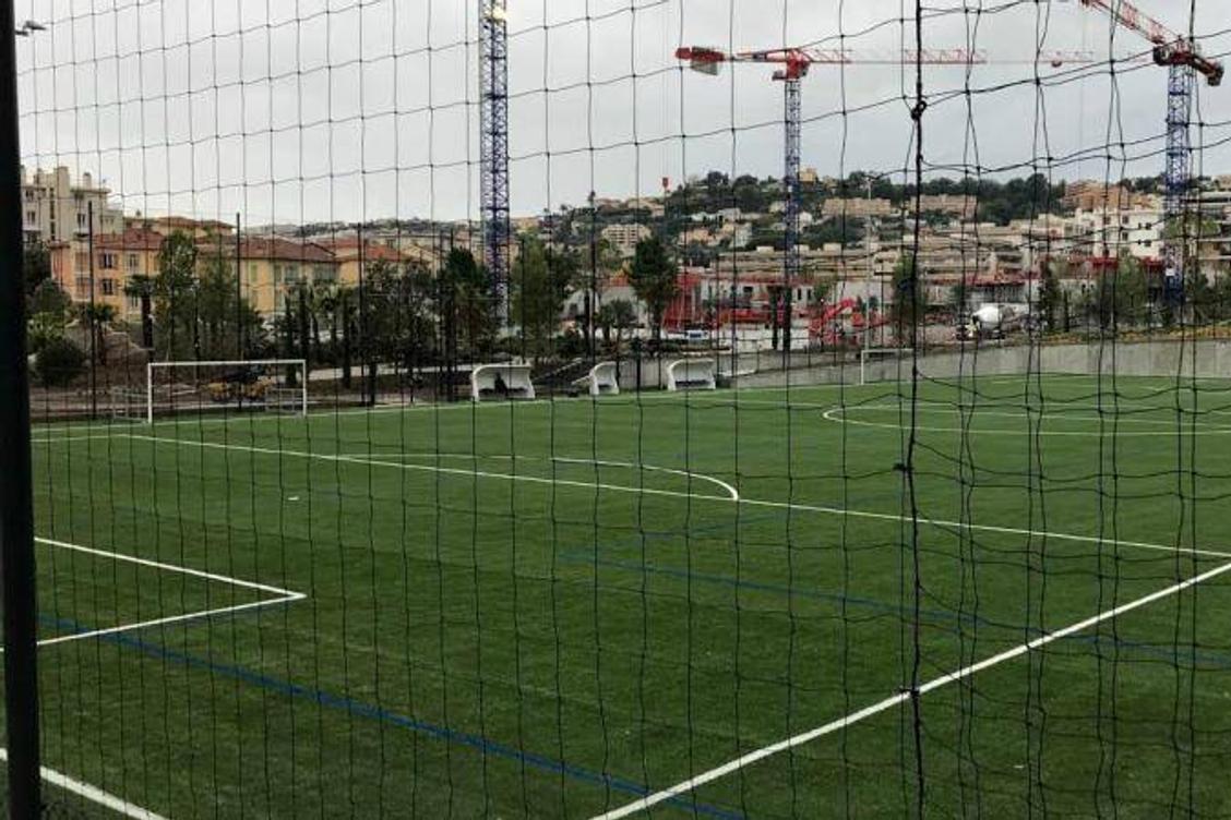 Le terrain de foot du nouveau stade du Ray est-il trop petit… pour ...
