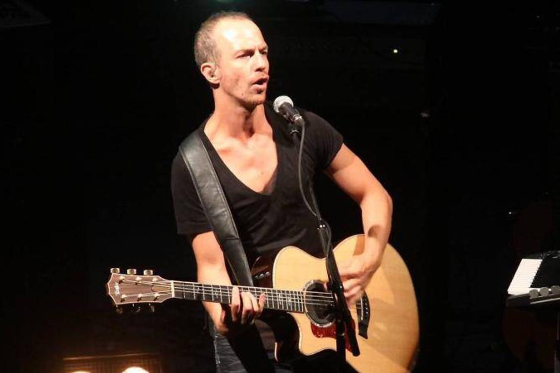 Calogero explique pourquoi il était aussi ému lors de son concert en ...