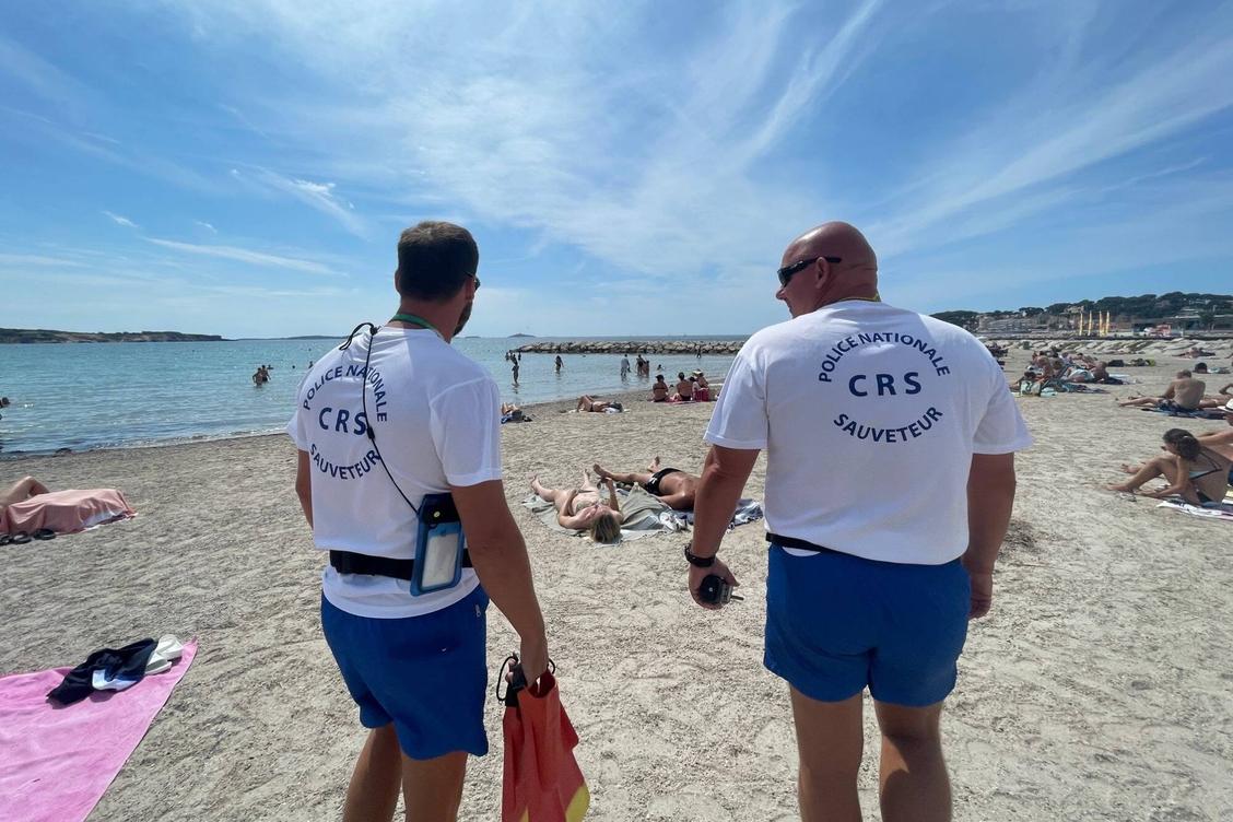 Un autre regard sur la police: à la rencontre des CRS nageurs-sauveteurs