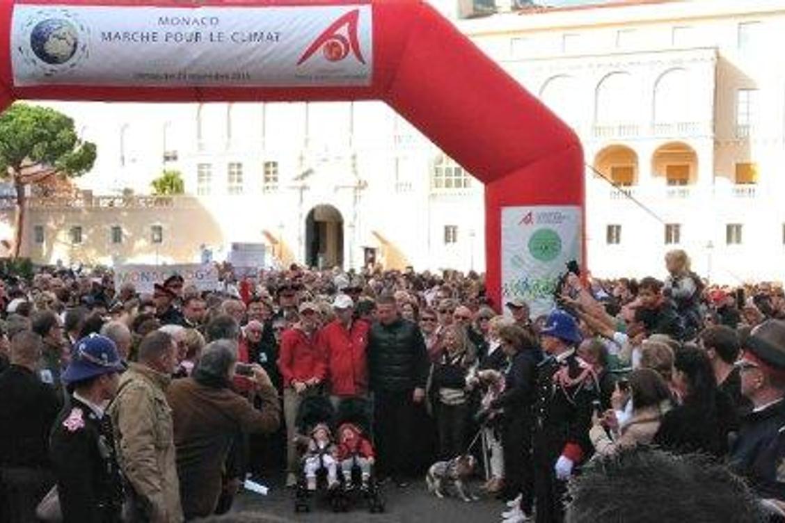 Marche pour le climat à Monaco: du monde autour de la famille princière