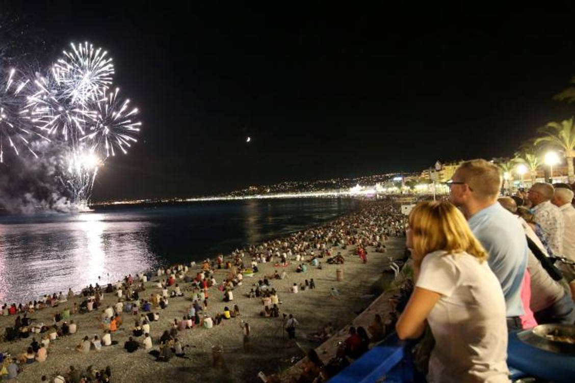 PHOTOS ET VIDÉO. Les images du premier feu d'artifice tiré sur la Prom ...