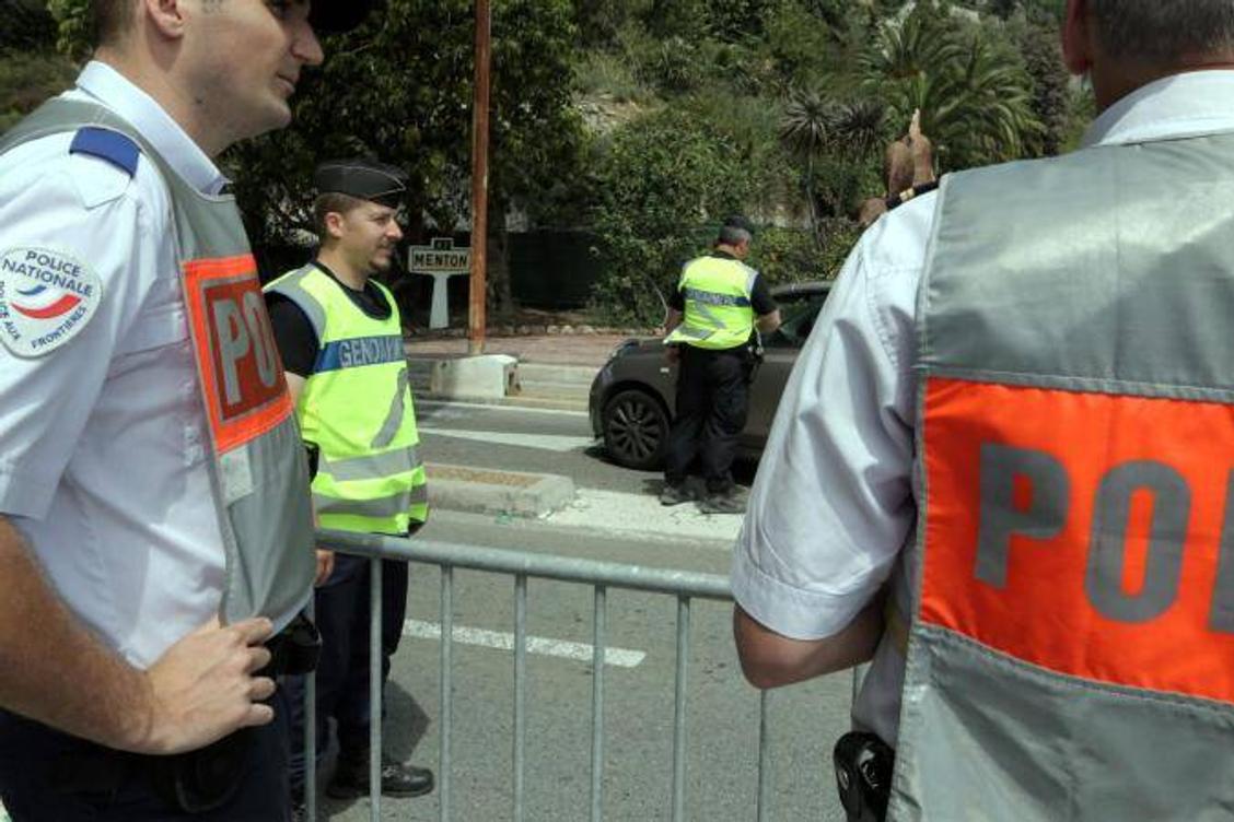 Deux migrants secourus à Menton, coincés dans une bouche d'égout en ...