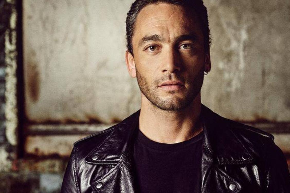 Dans son premier album, Jean-Baptiste Guégan, sosie vocal de Johnny, remercie son idole