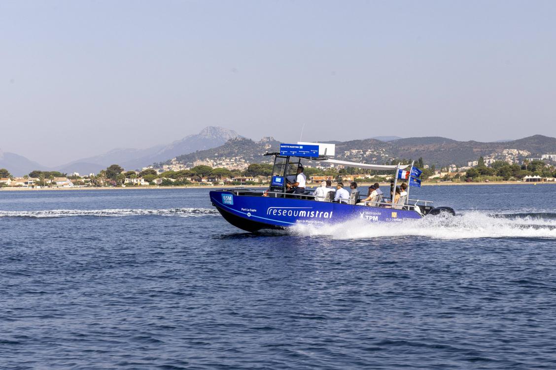 A Hyères, une nouvelle ligne pour visiter le littoral en bateau à deux ...