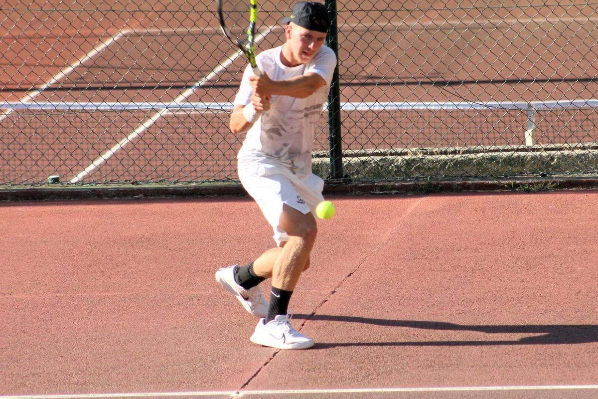 À la découverte de Clément Lemire, le jeune tennisman seynois qui vient ...