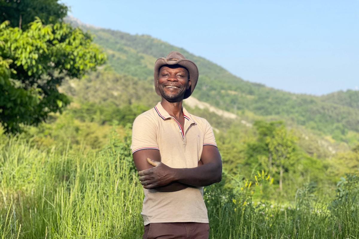 "Je veux porter haut les valeurs de nos métiers": le paysan-chanteur ...