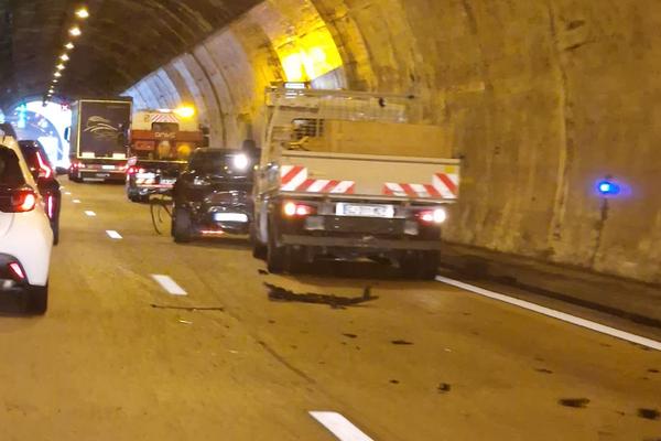 Un accident sur l’A8 empêche la circulation sur les trois voies à ...
