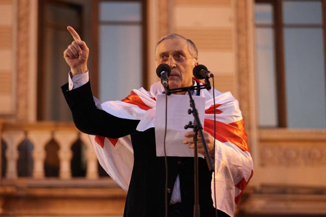« Je ne pense pas que la place d’un opposant politique soit en prison ...