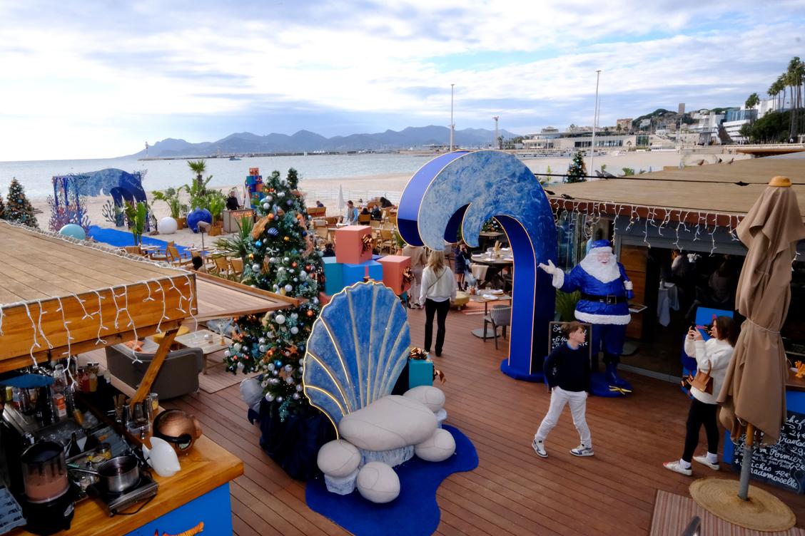 À l’heure des fêtes de fin d’année, les plages de la Croisette se ...
